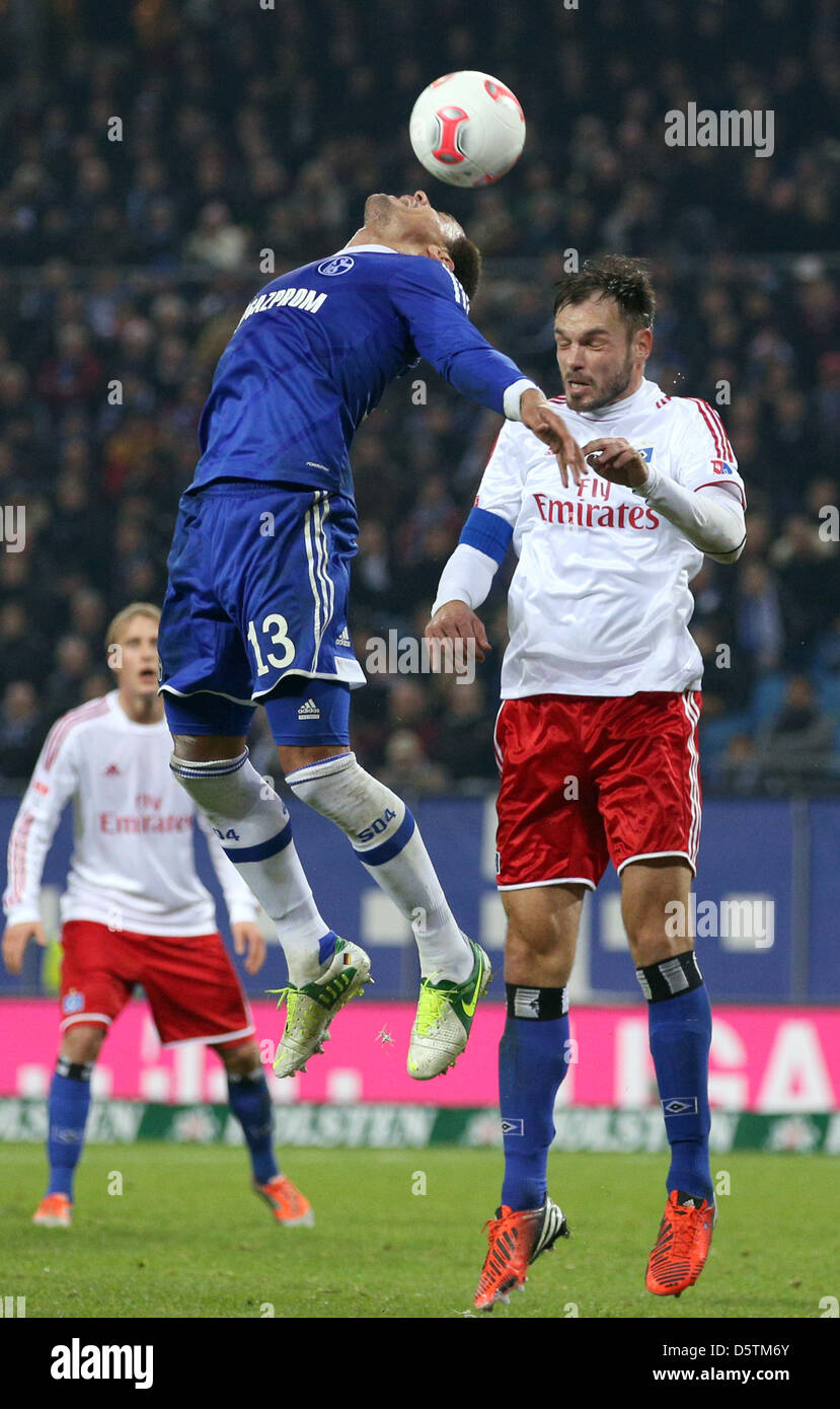 Hamburg's Heiko Westermann (R) vies for the ball with Schalke's ...