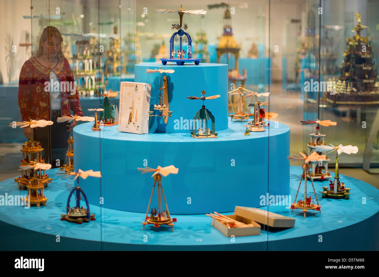 A woman views an exhibit of the exhibition 'Christmas pyramid ...