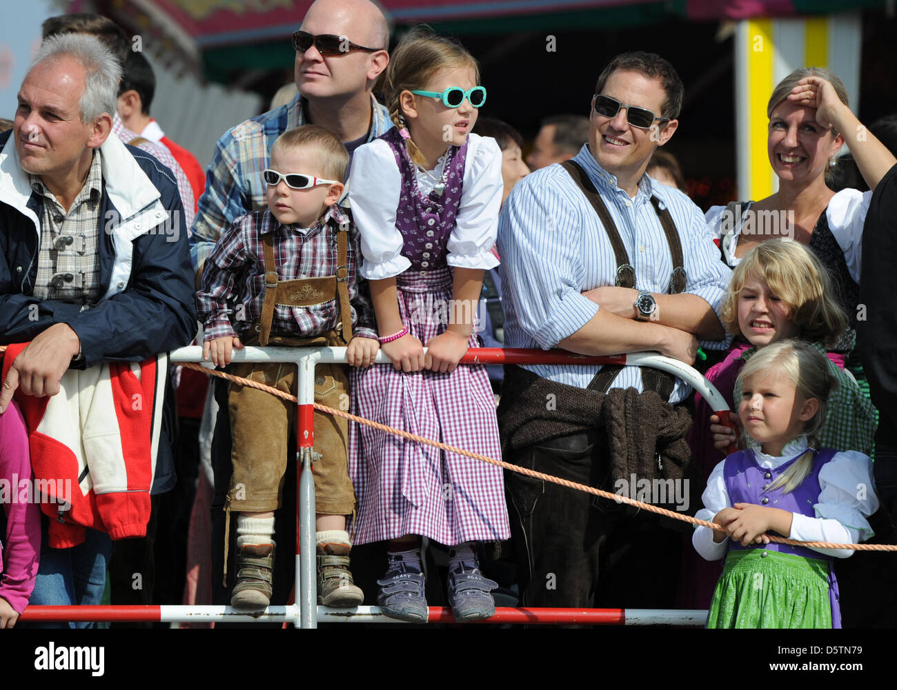 Numerous people visit the traditional costume parade at the 179th ...