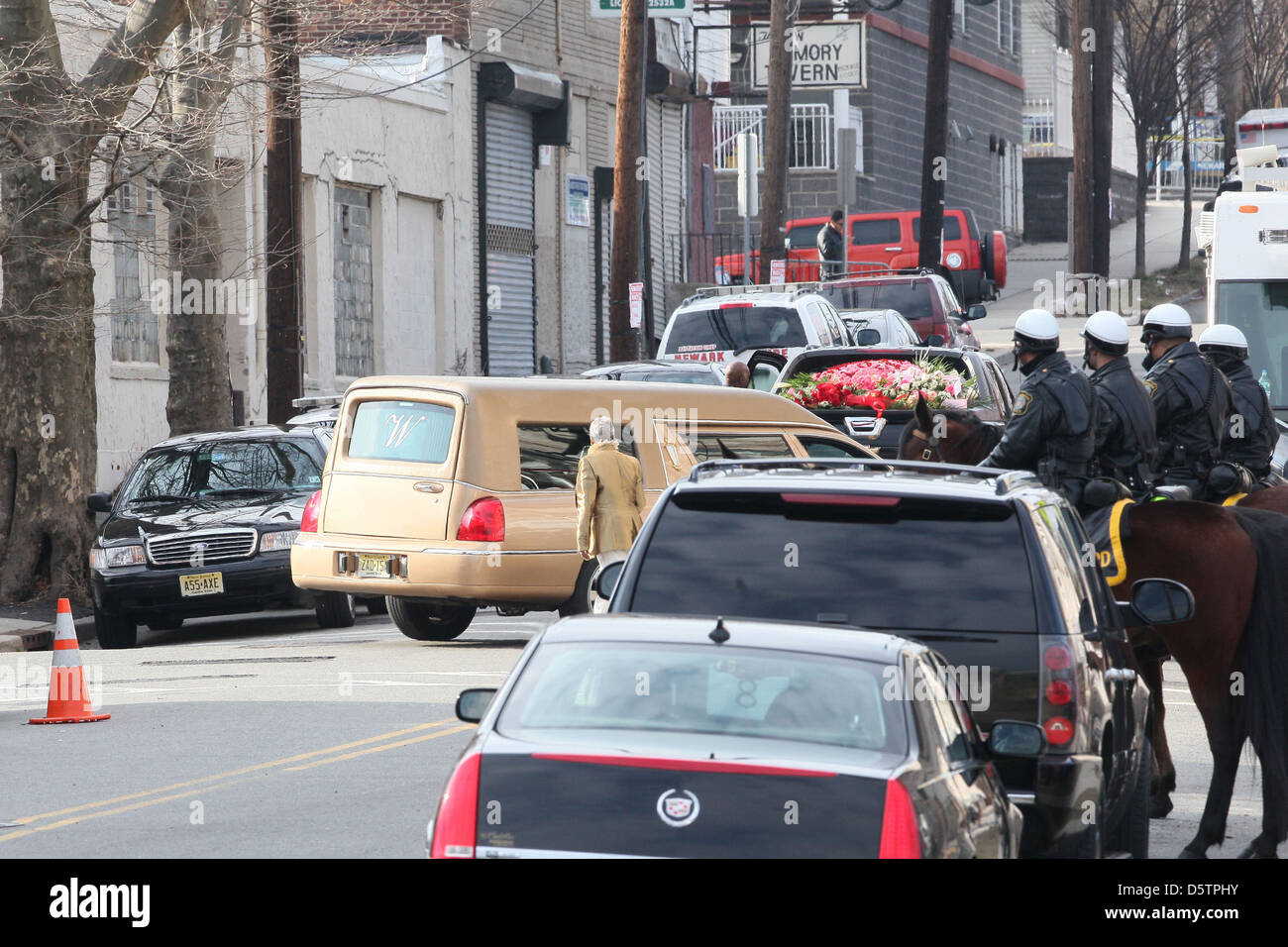 Hearse carrying Whitney Houston's casket The funeral of Whitney Houston ...