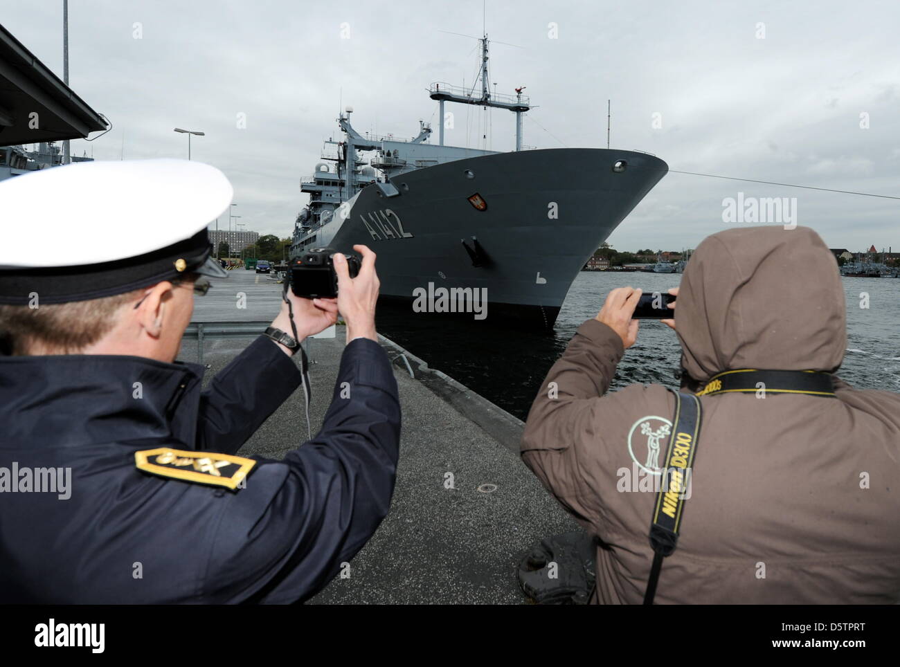 The largest ship of the German navy, the troop supply vessel 'Frankfurt ...