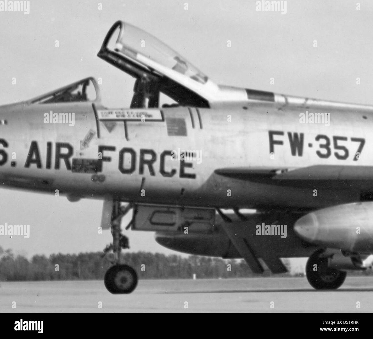 F 100d super sabre aircraft hi-res stock photography and images - Alamy