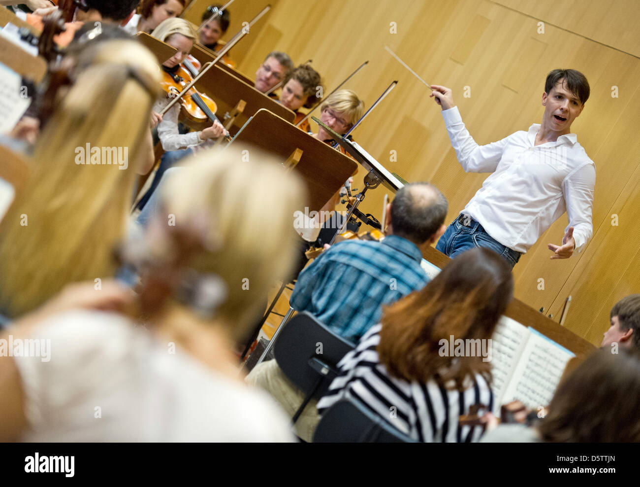 Music conductor hi-res stock photography and images - Alamy