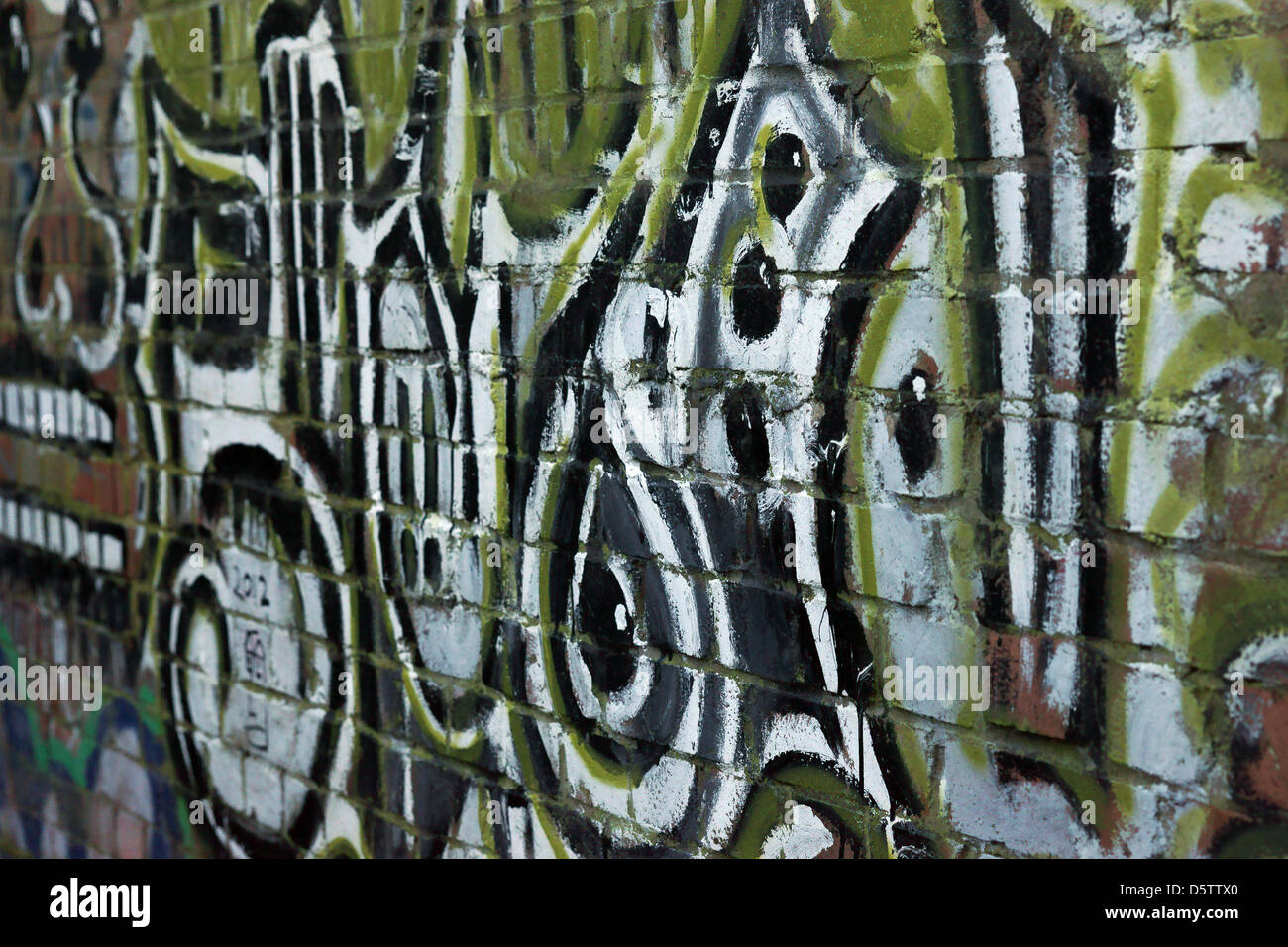 large graffiti wall chatham kent medway brickwall Stock Photo - Alamy