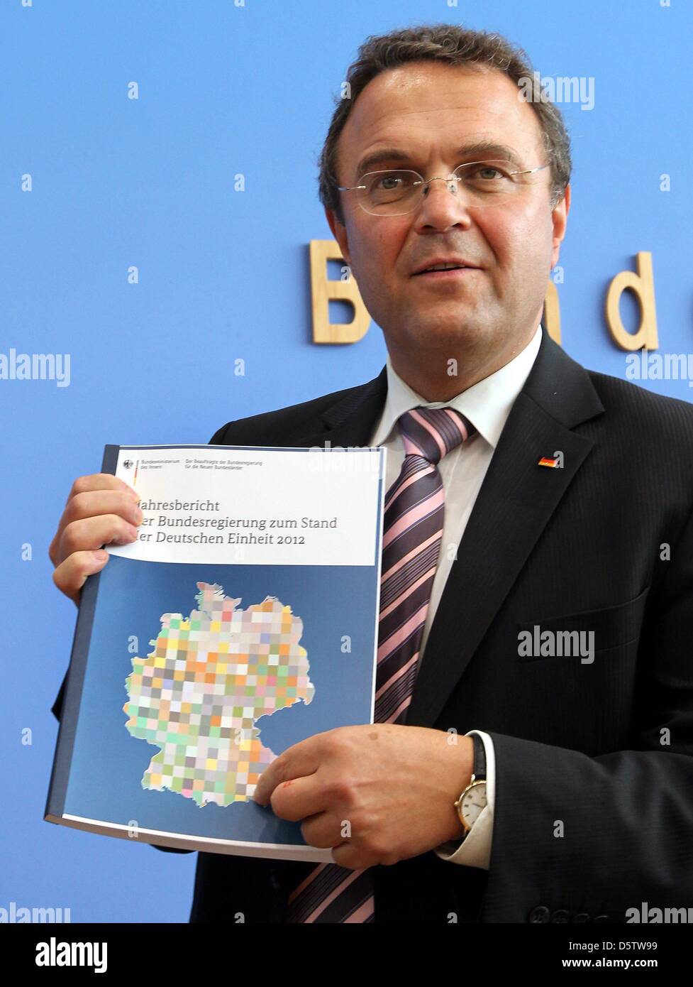 Federal minister of the interior friedrich hi-res stock photography and ...