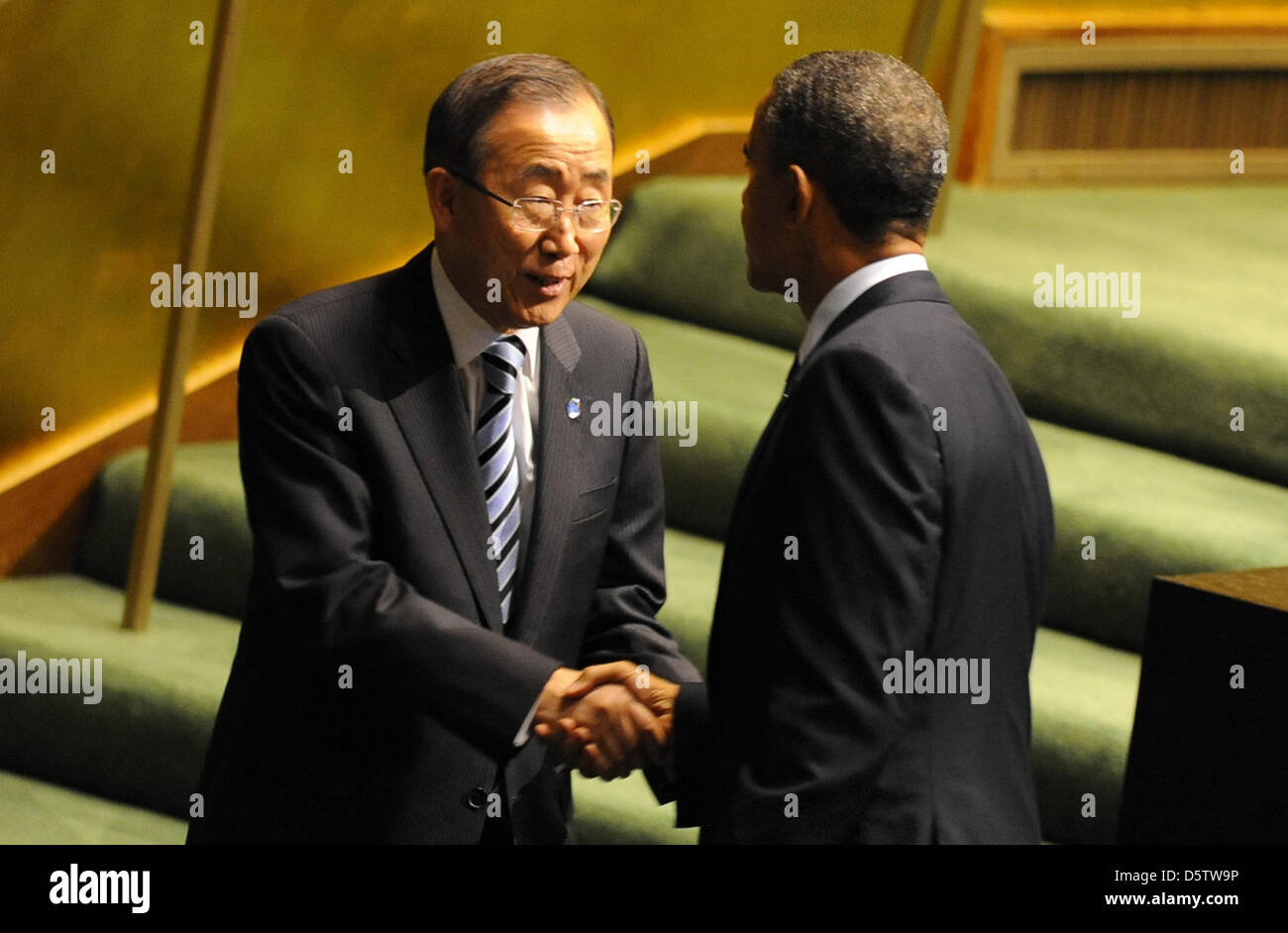 United States President Barack Obama shakes hands with UN Secretary ...