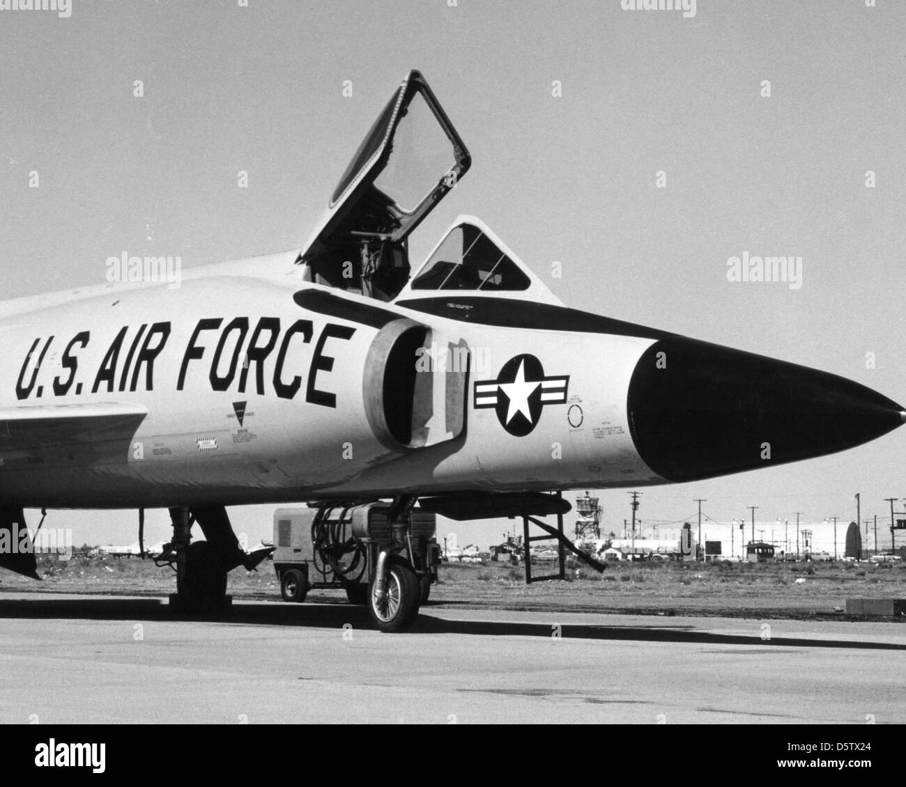 Convair f 102a 45 co delta dagger Black and White Stock Photos & Images ...
