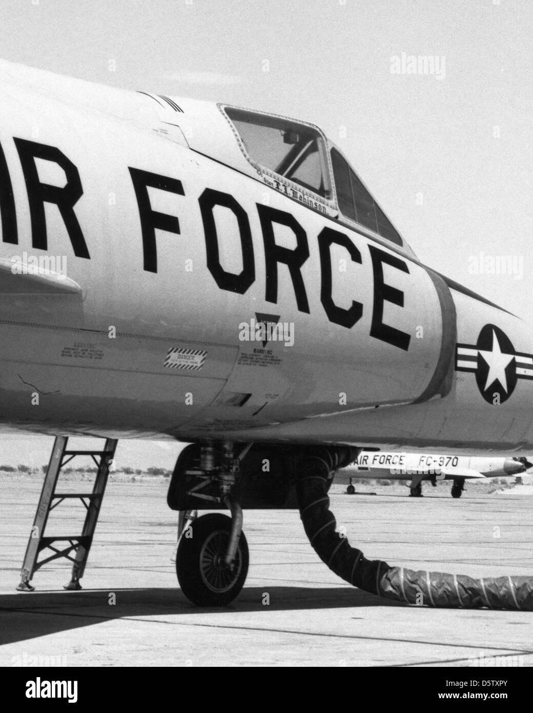 Convair 102a delta dagger airplane hi-res stock photography and images ...