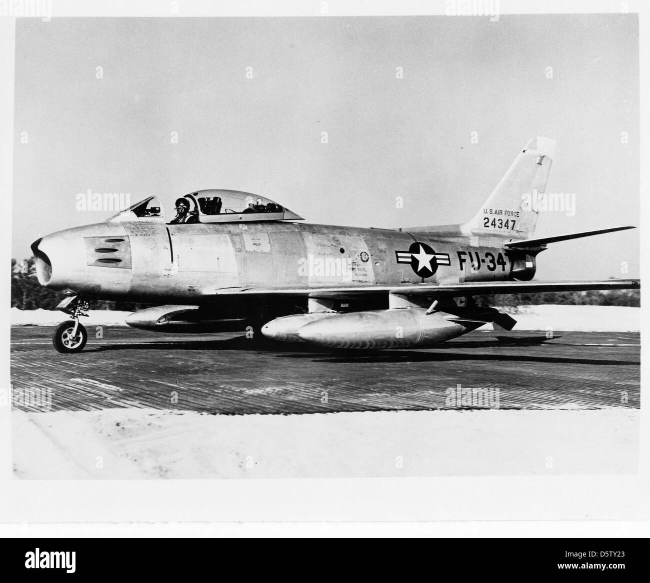 F 86f sabre jet Black and White Stock Photos & Images - Alamy