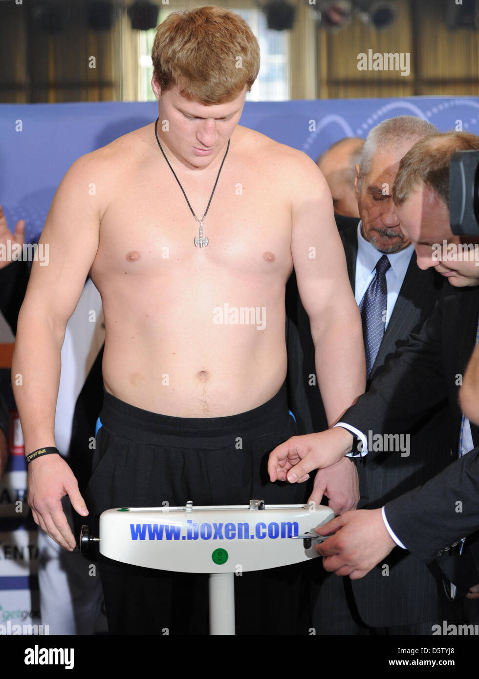 Russian heavy-weight boxer Alexander Powetkin pose after the official ...