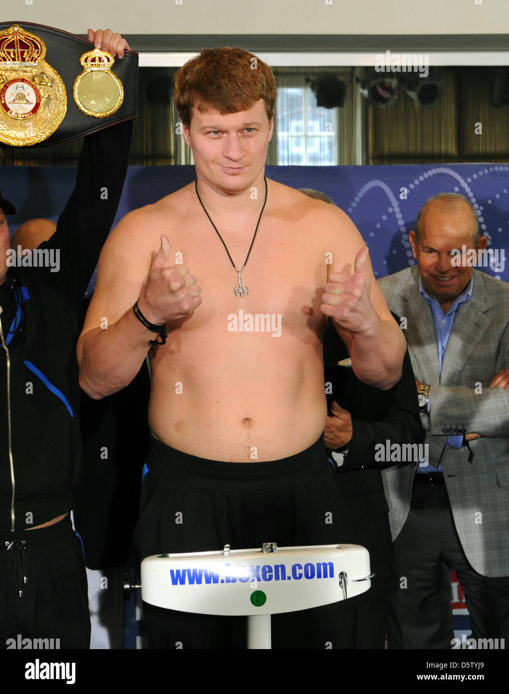 Russian heavy-weight boxer Alexander Powetkin pose after the official ...