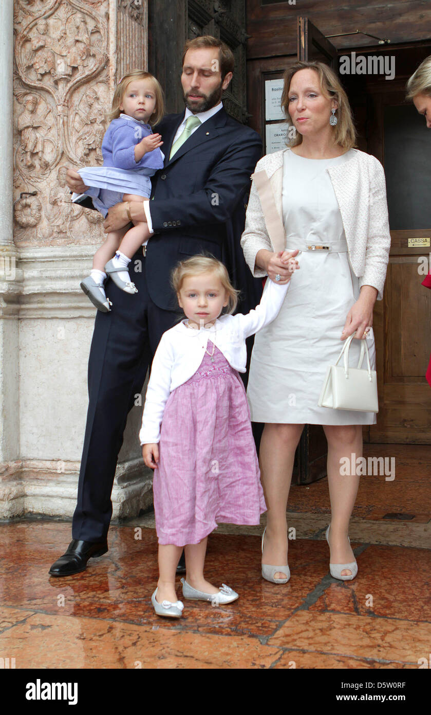(L-R) Paola ten Cate, Tjalling ten Cate, Julia ten cate and Princess ...