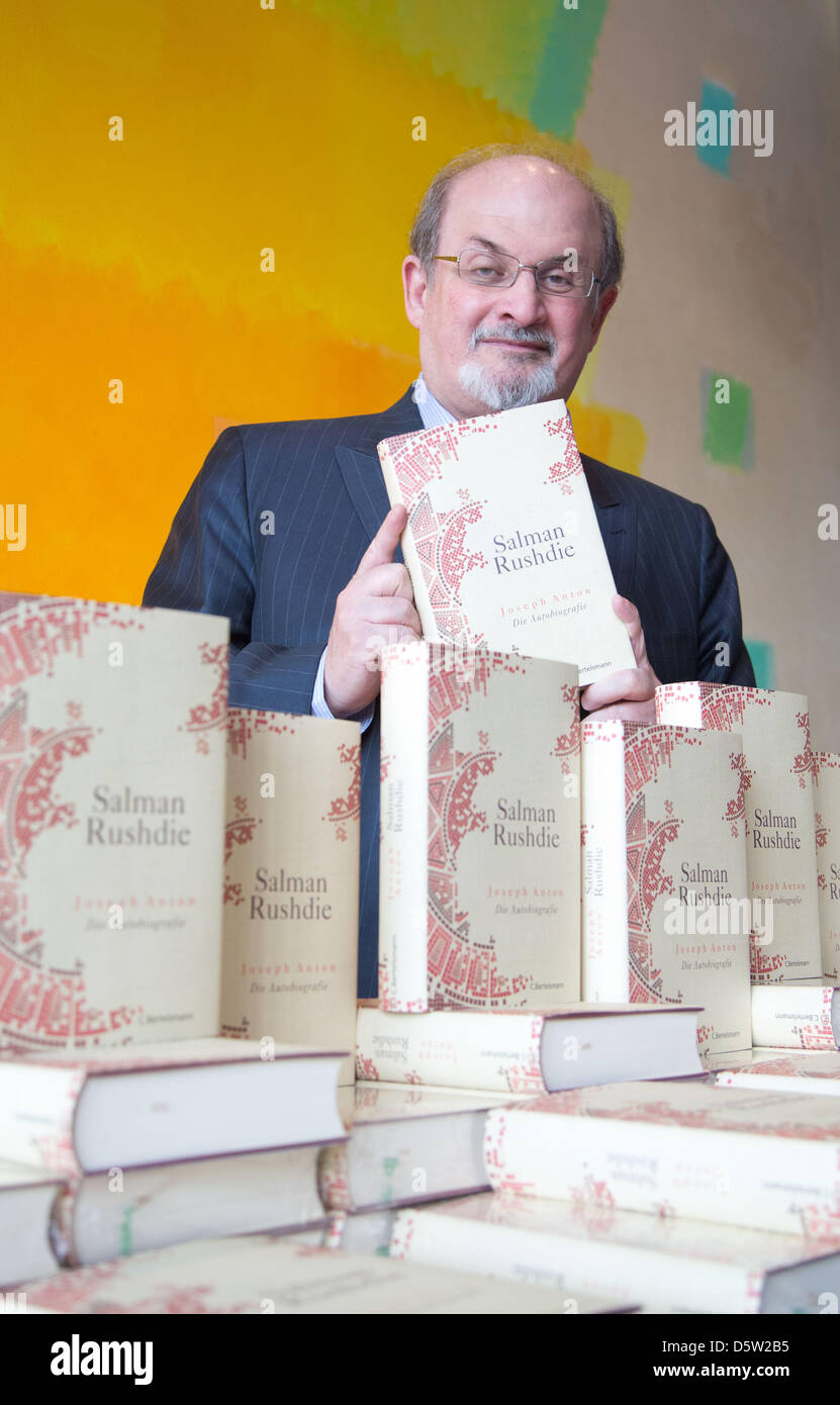 Writer salman rushdie hi-res stock photography and images - Alamy