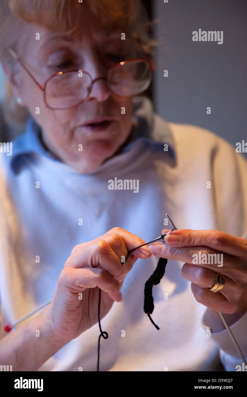 Woman hand knitting wool together with needles Stock Photo - Alamy