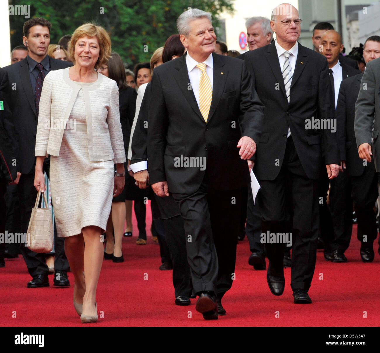German Federal President Joachim Gauck (m), his wife Daniela Schadt and ...