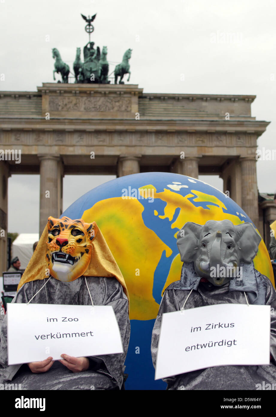 Posters for animal rights protest hi-res stock photography and images ...