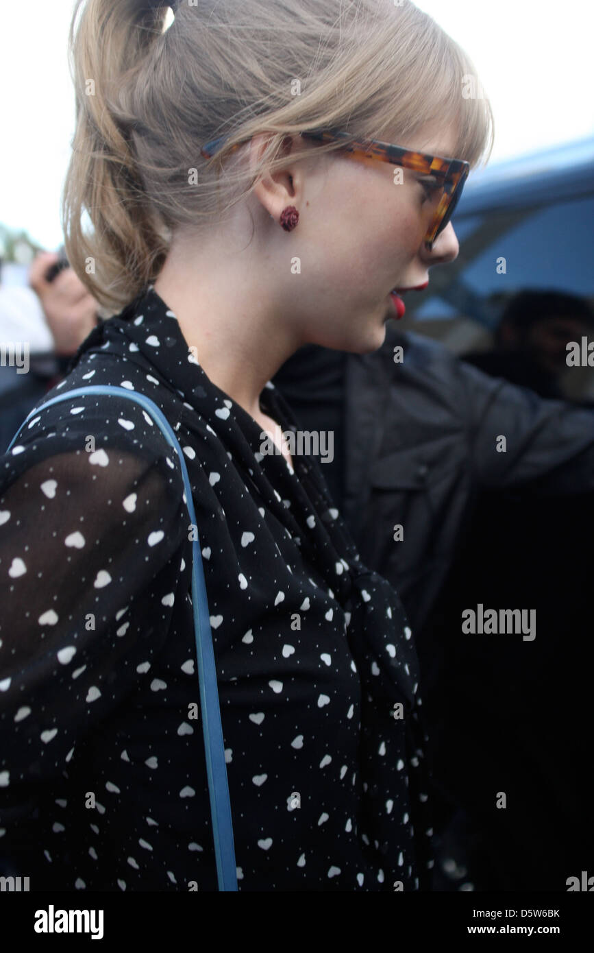 Taylor Swift leaving lunch at Toast Cafe in West Hollywood Los Angeles ...