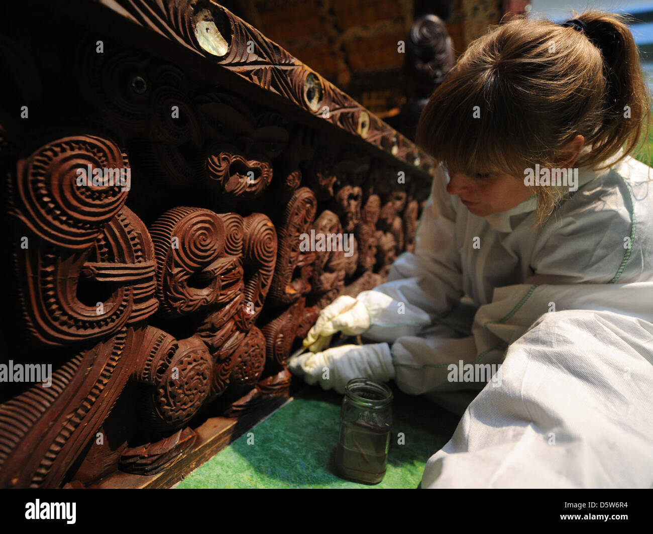 Restorers maori hi-res stock photography and images - Alamy