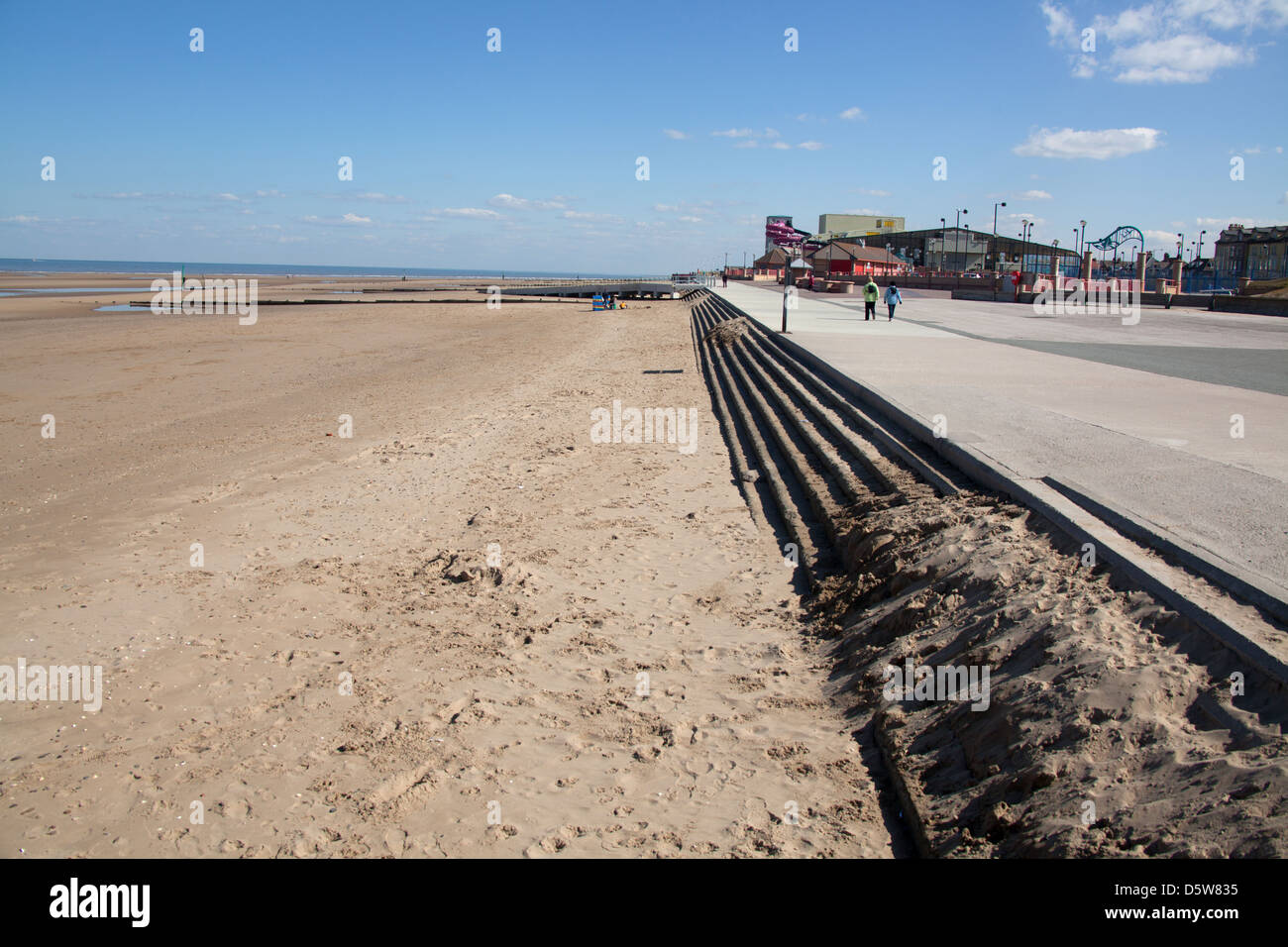 Rhyl promenade hi-res stock photography and images - Alamy
