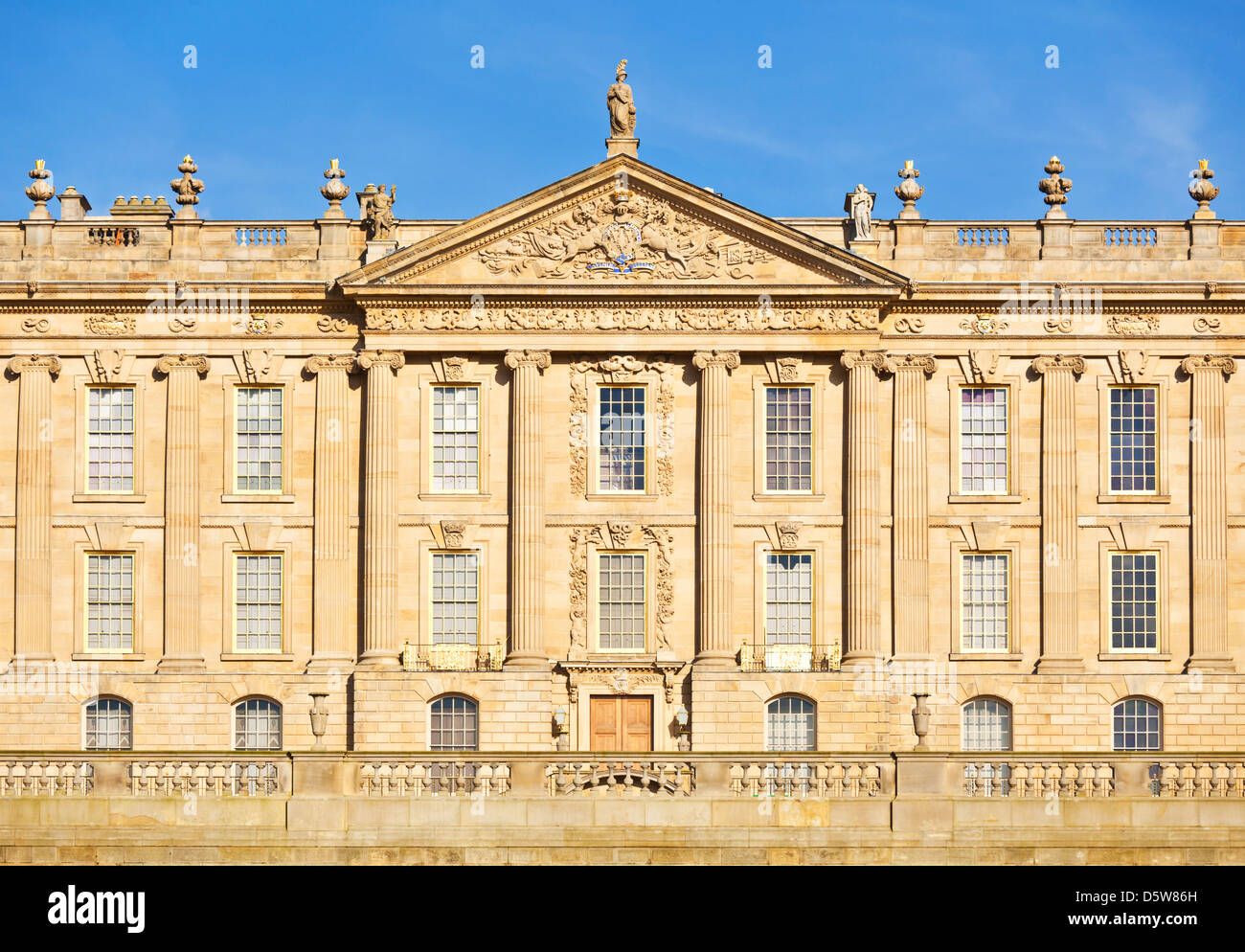 Chatsworth house derbyshire england uk hi-res stock photography and ...