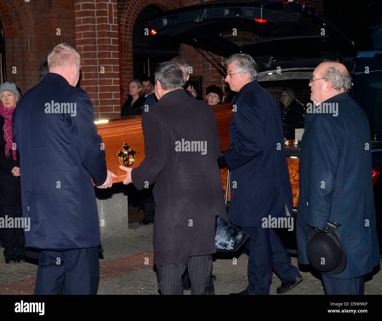 David Kelly coffin in hearse The removal of late actor David Kelly took ...