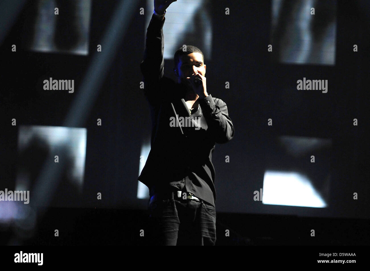 Rapper Drake performs on opening night of Club Paradise tour at Bank ...