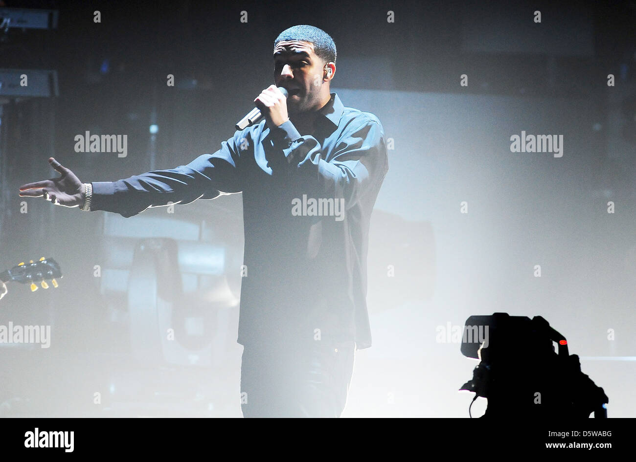 Rapper Drake performs on opening night of Club Paradise tour at Bank ...