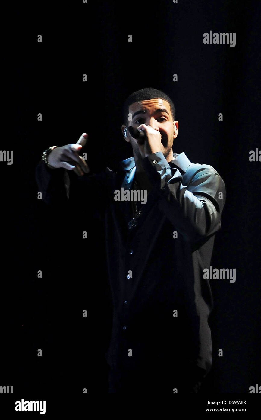 Rapper Drake performs on opening night of Club Paradise tour at Bank ...
