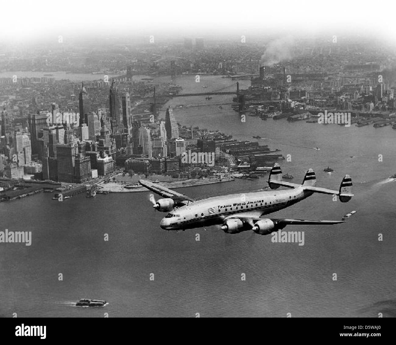 Twa lockheed constellation plane aircraft Black and White Stock Photos ...