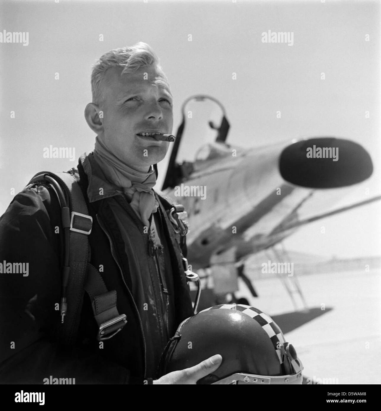 F 100 pilot hi-res stock photography and images - Alamy
