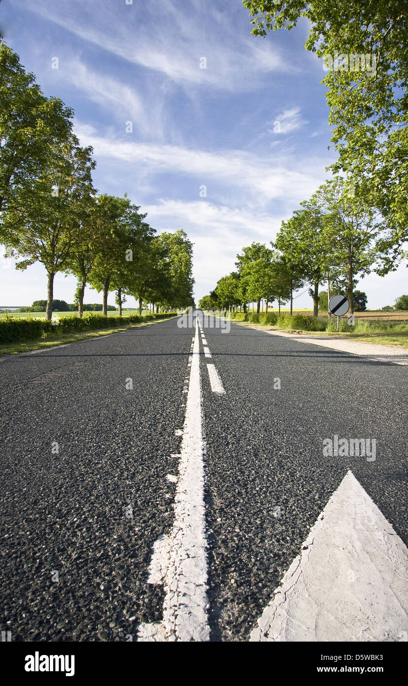Road lane marking hi-res stock photography and images - Alamy