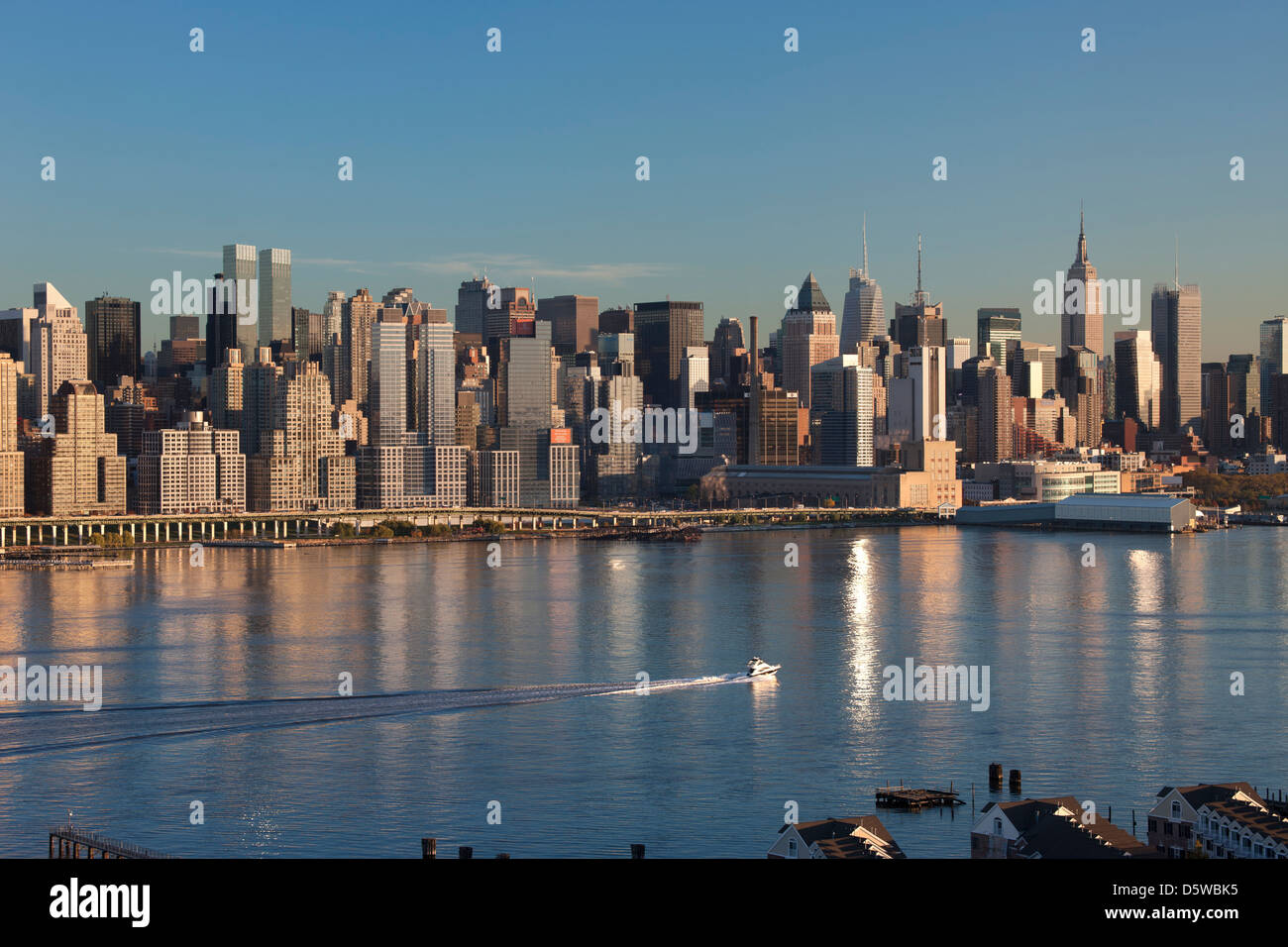 MIDTOWN SKYLINE HUDSON RIVER MANHATTAN NEW YORK CITY USA Stock Photo ...