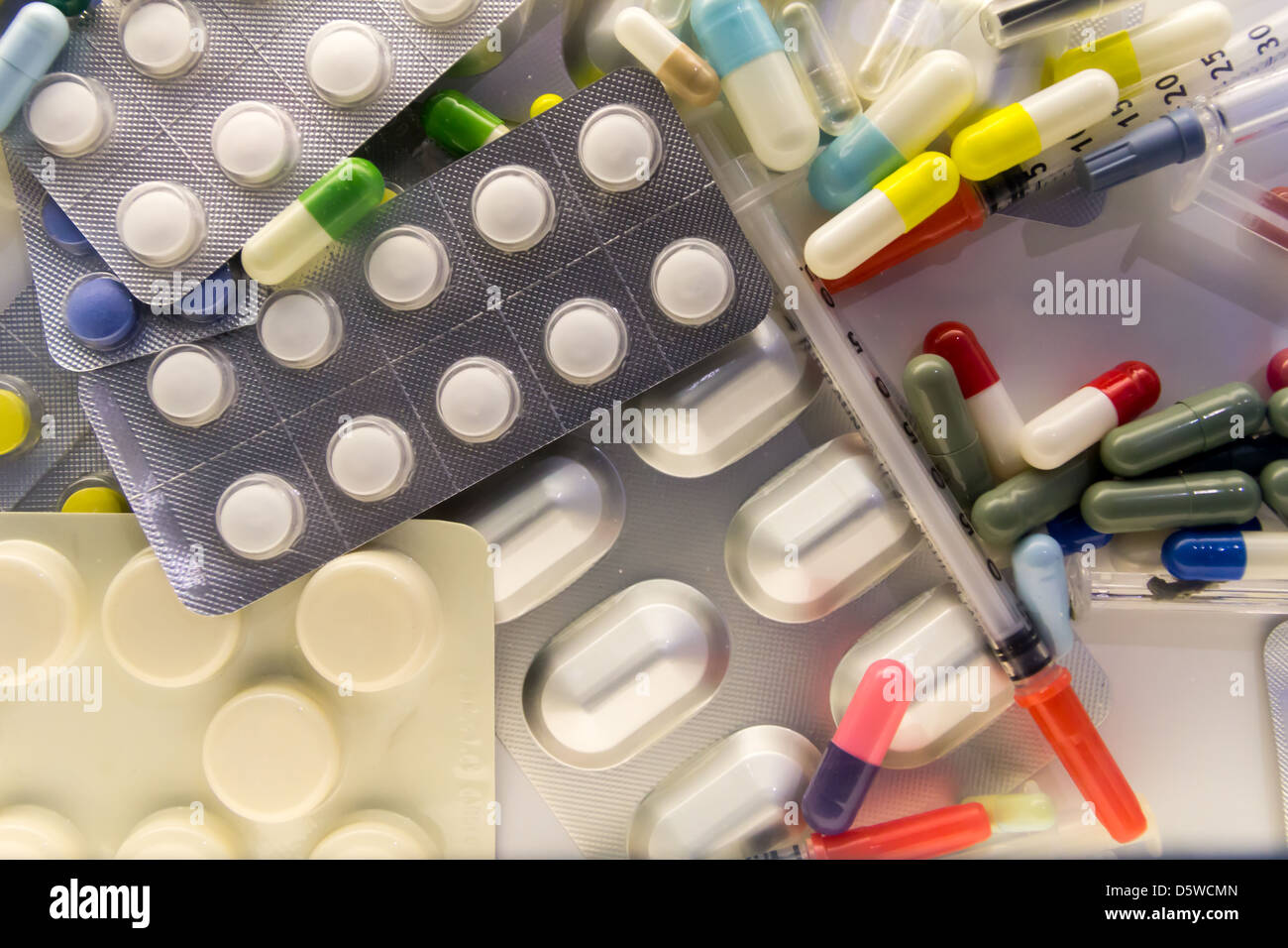 Tablets injection hi-res stock photography and images - Alamy