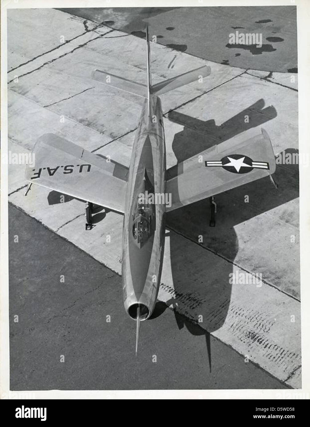 The Republic XF-91 'Thunderceptor' was a prototype hybrid fighter ...