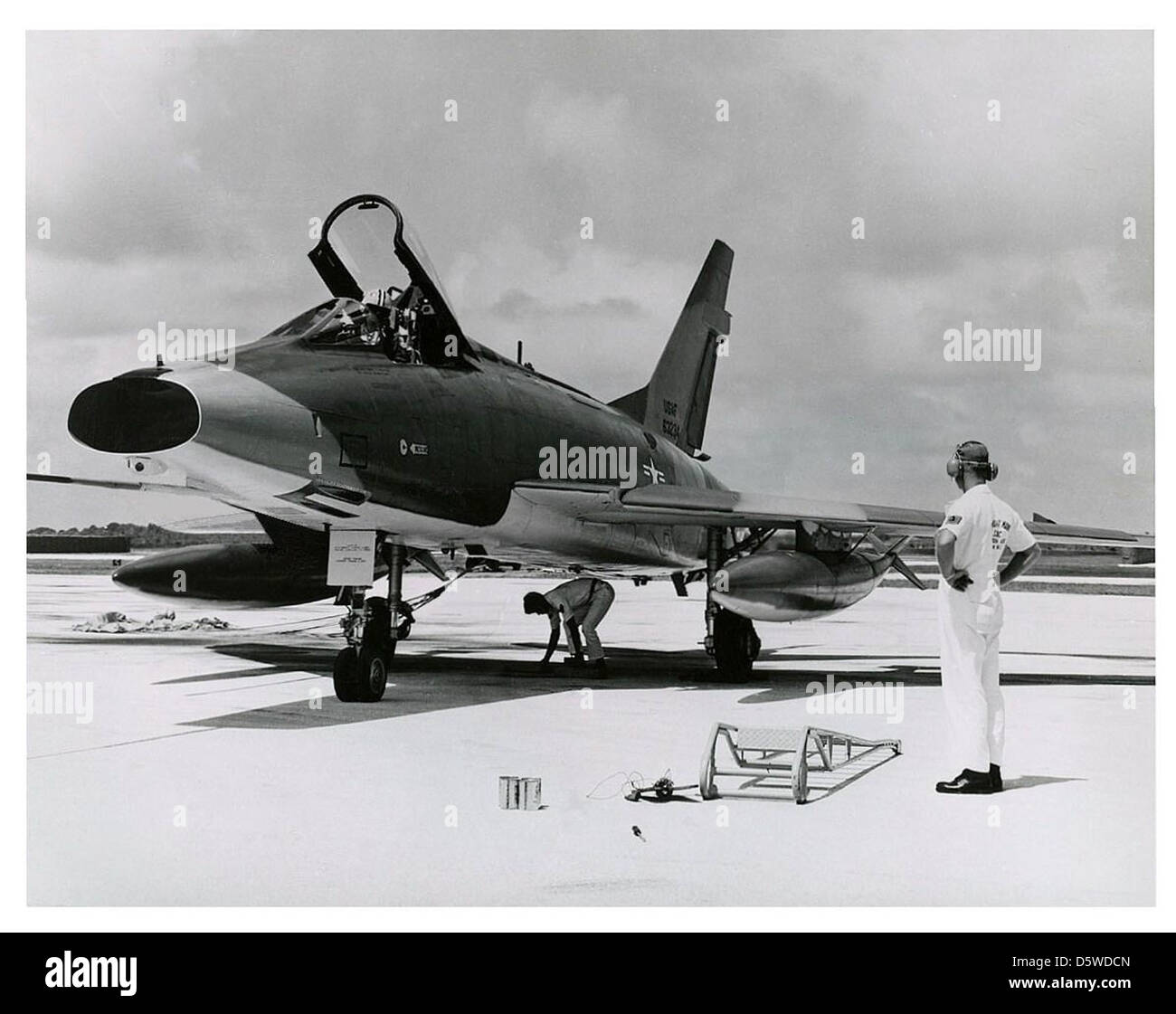 North american f 100d super sabre hi-res stock photography and images ...