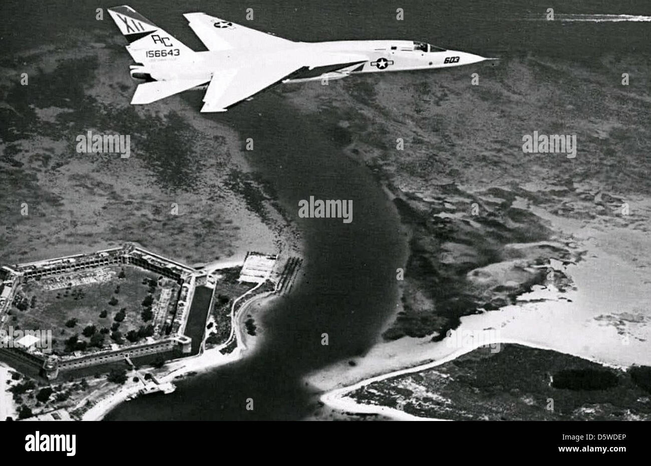 A North American RA-5C Vigilante of Heavy Attack Squadron RVAH-12 ...