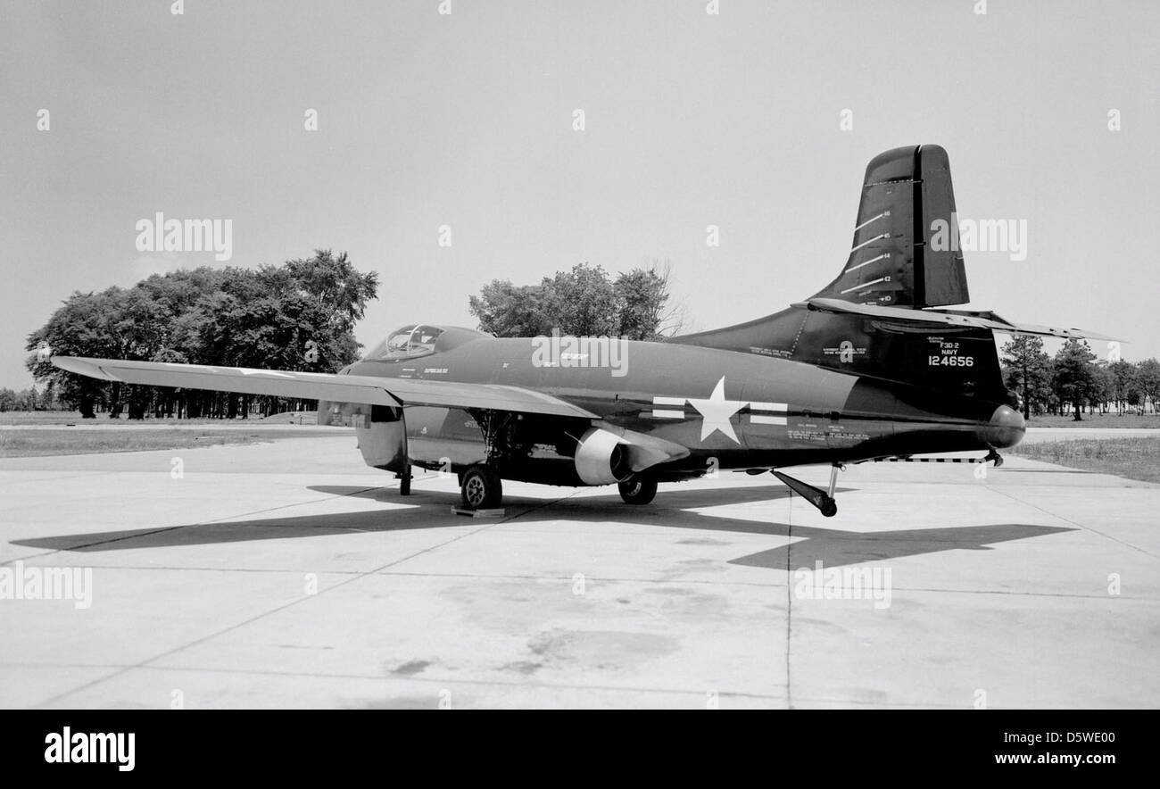 Two engine aircraft Black and White Stock Photos & Images - Alamy