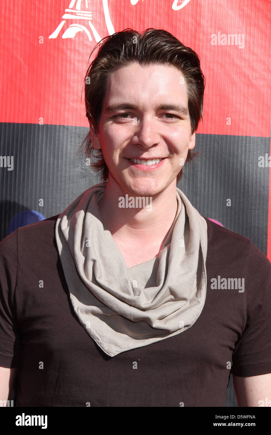 James Phelps 'Harry Potter' stars James and Oliver Phelps hold an ...