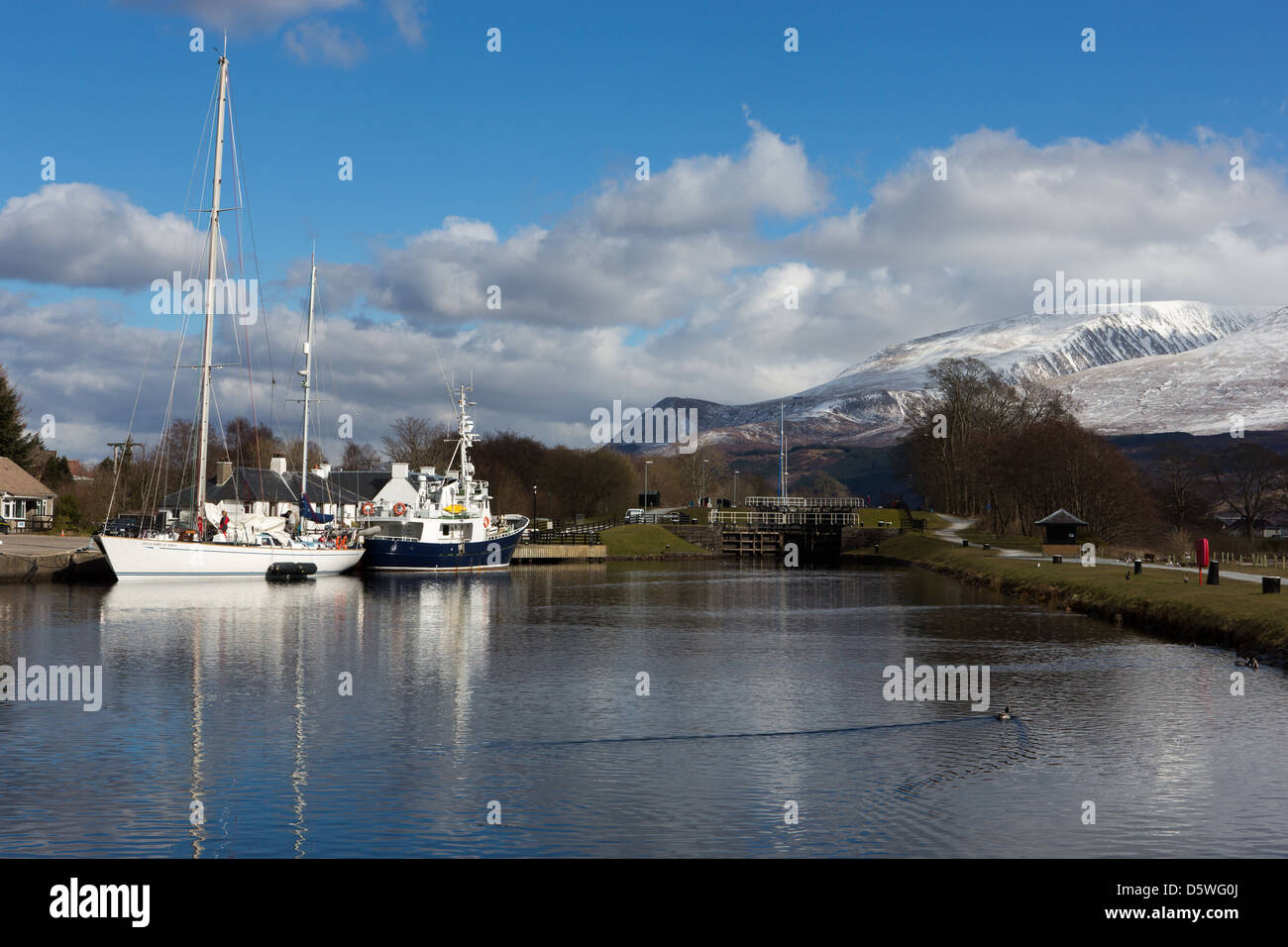 Corpach canal locks hi-res stock photography and images - Alamy