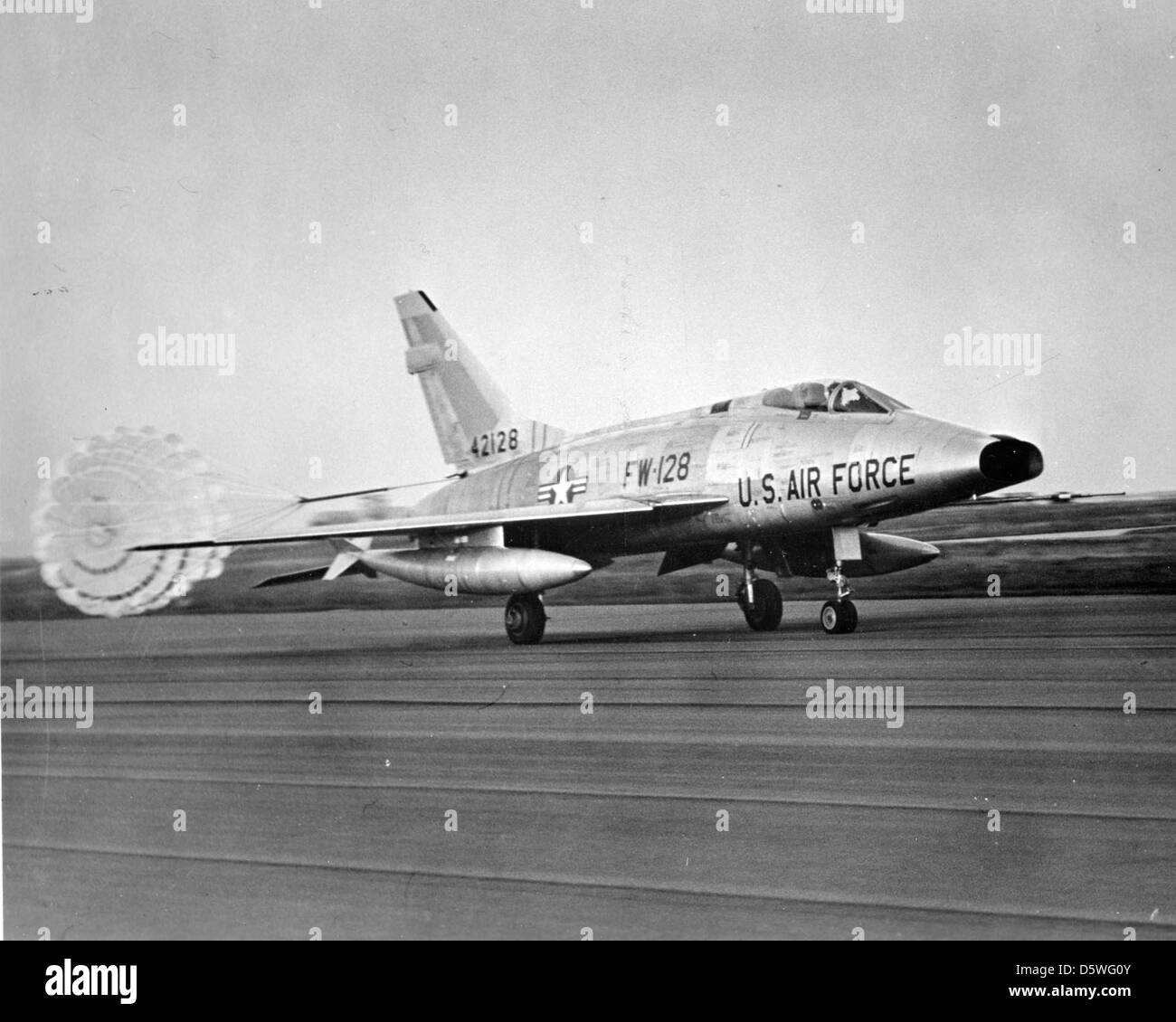 North american f 100d super sabre hi-res stock photography and images ...