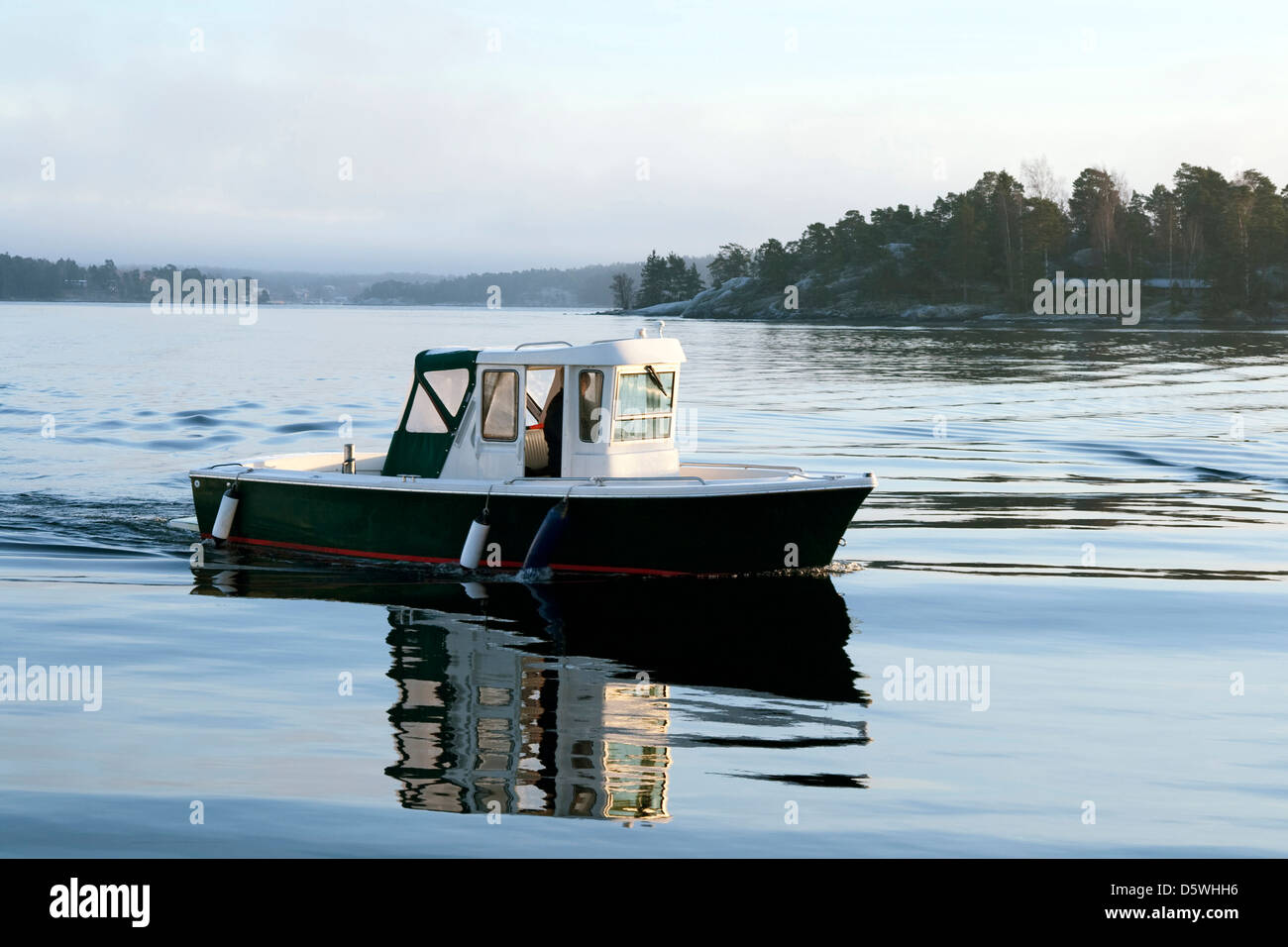 Motor sloop hi-res stock photography and images - Alamy