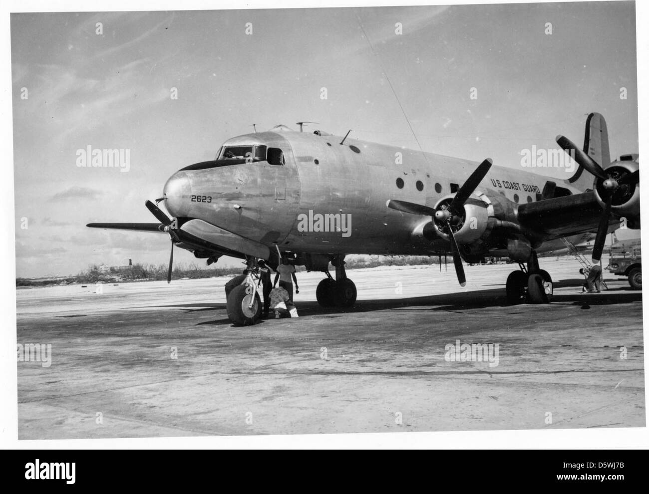 Douglas dc 4 plane hi-res stock photography and images - Alamy