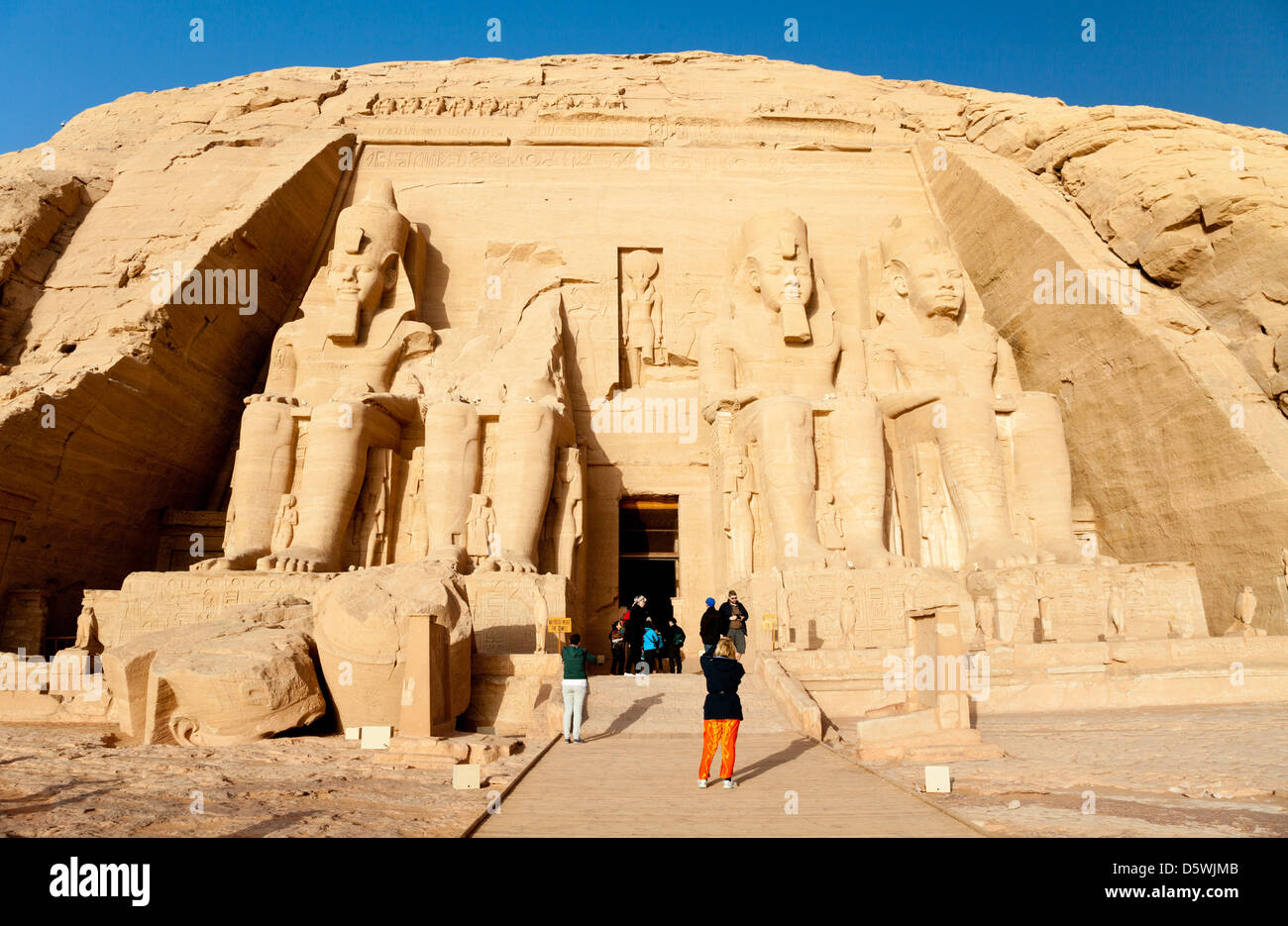 Ancient egyptian temples hi-res stock photography and images - Alamy