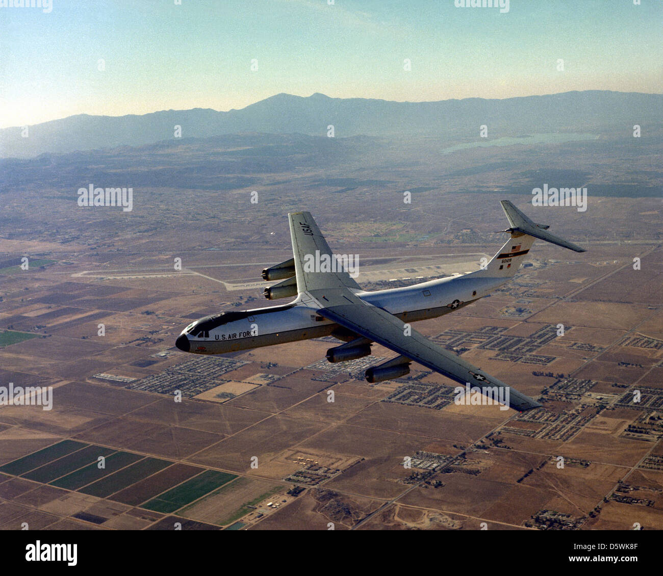 Lockheed starlifter hi-res stock photography and images - Alamy