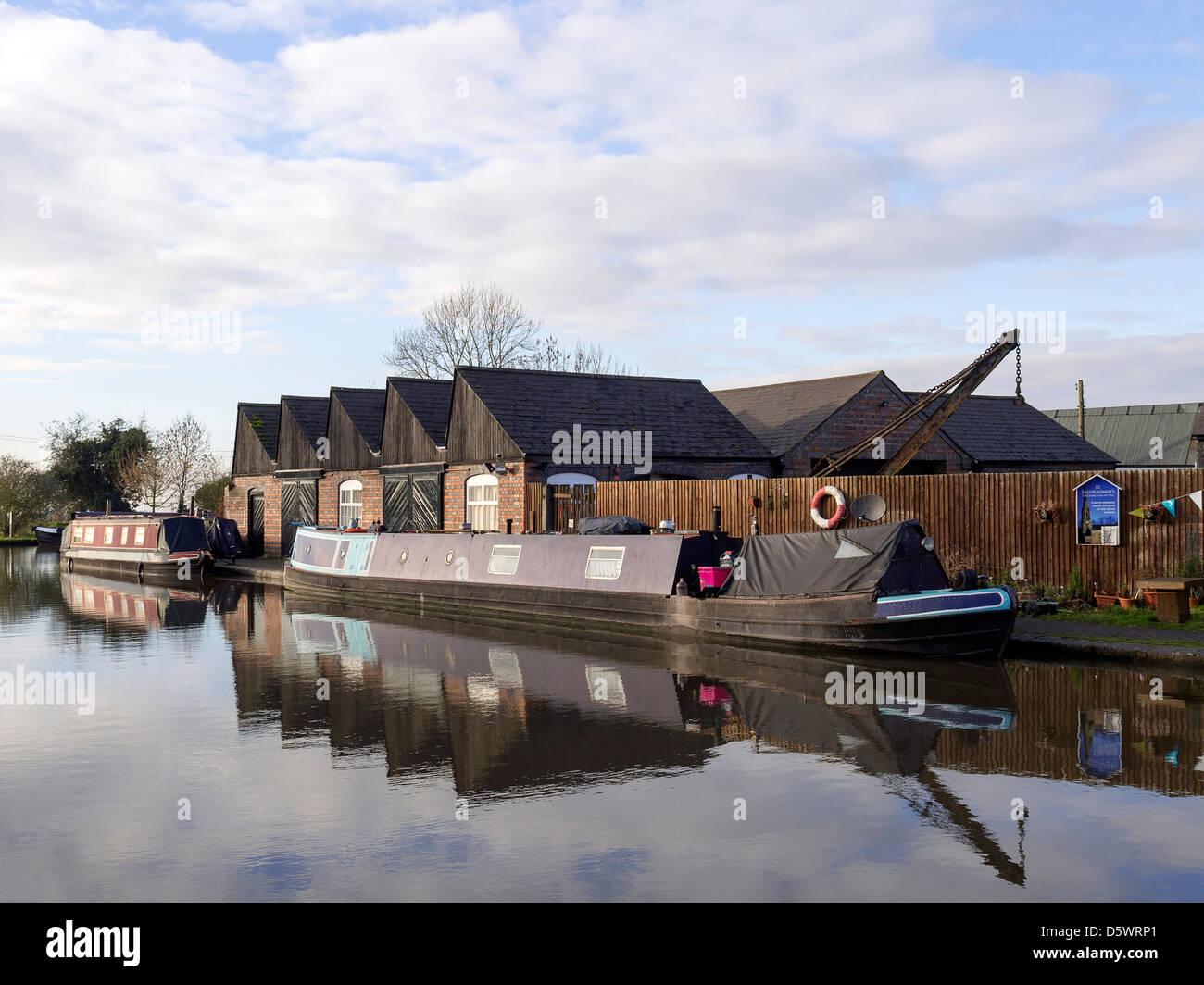 The Worcester and Birmingham canal at Tardebigge canal village in ...