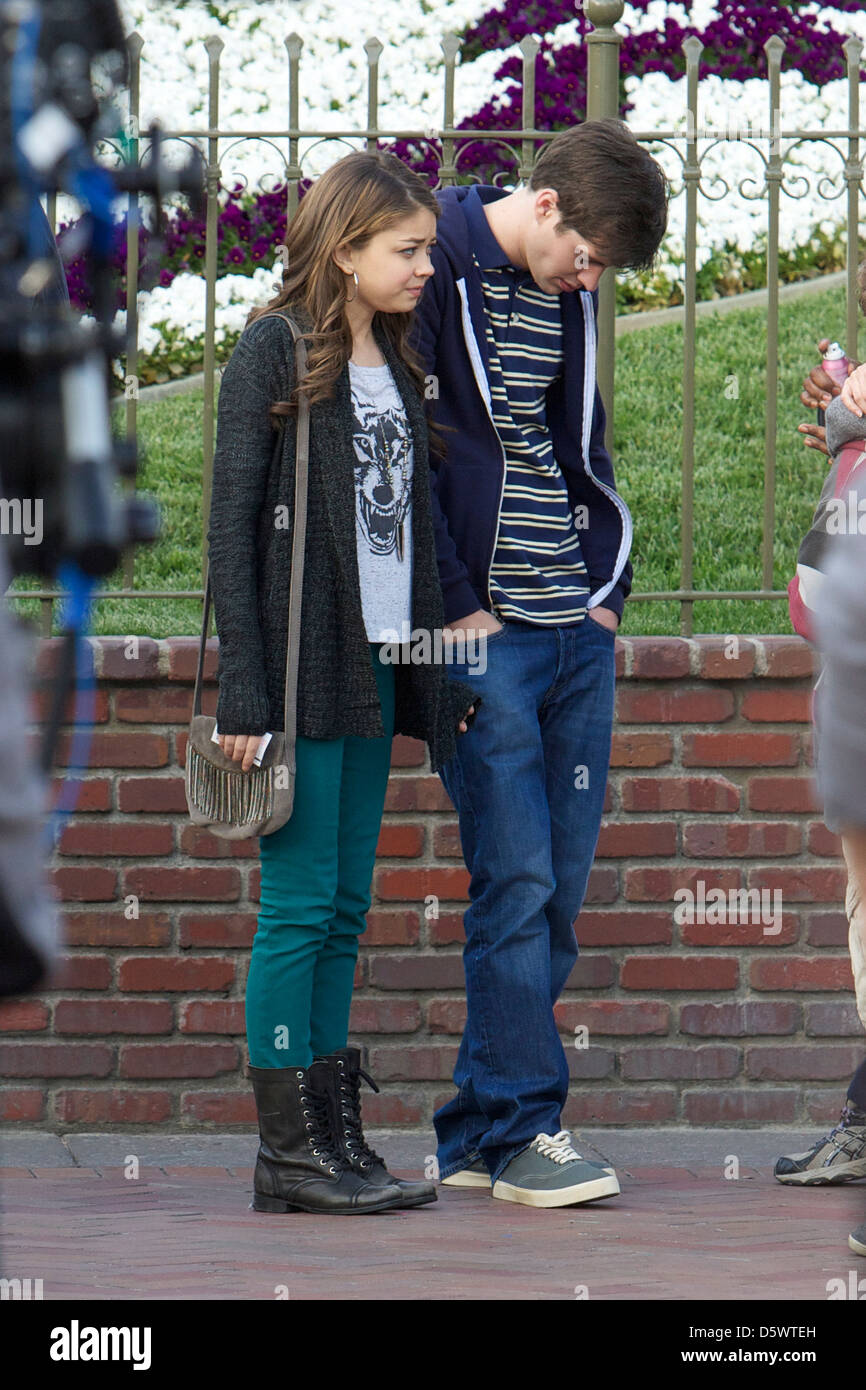 Sarah Hyland Style Modern Family