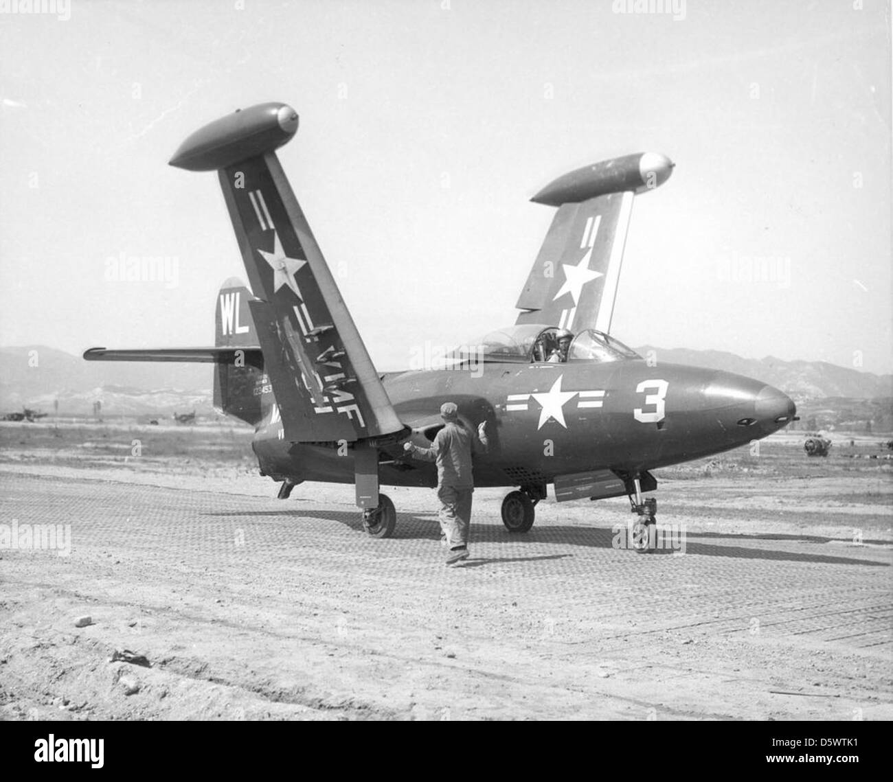F9f panther hi-res stock photography and images - Alamy