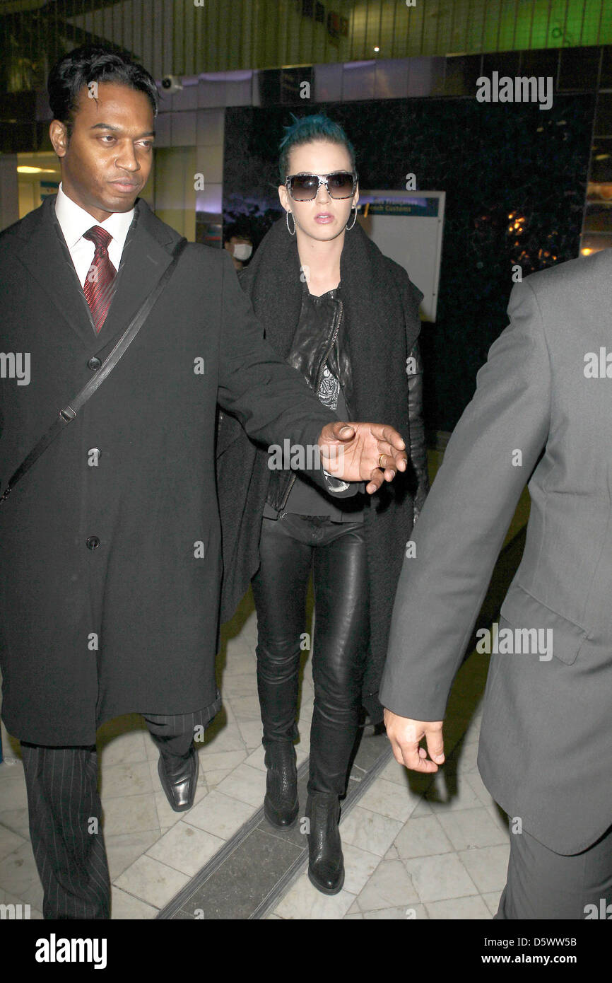 Katy Perry arrives at Charles de Gaulle Airport in Paris Paris, France ...