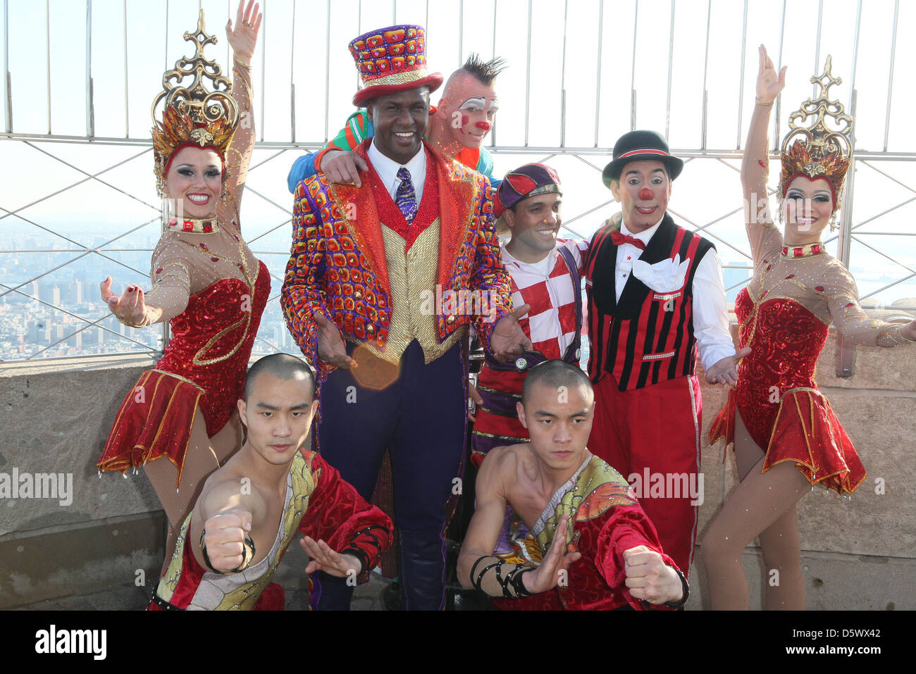 Ringmaster Jonathan Lee Iverson, Cast The Empire State Building hosts ...