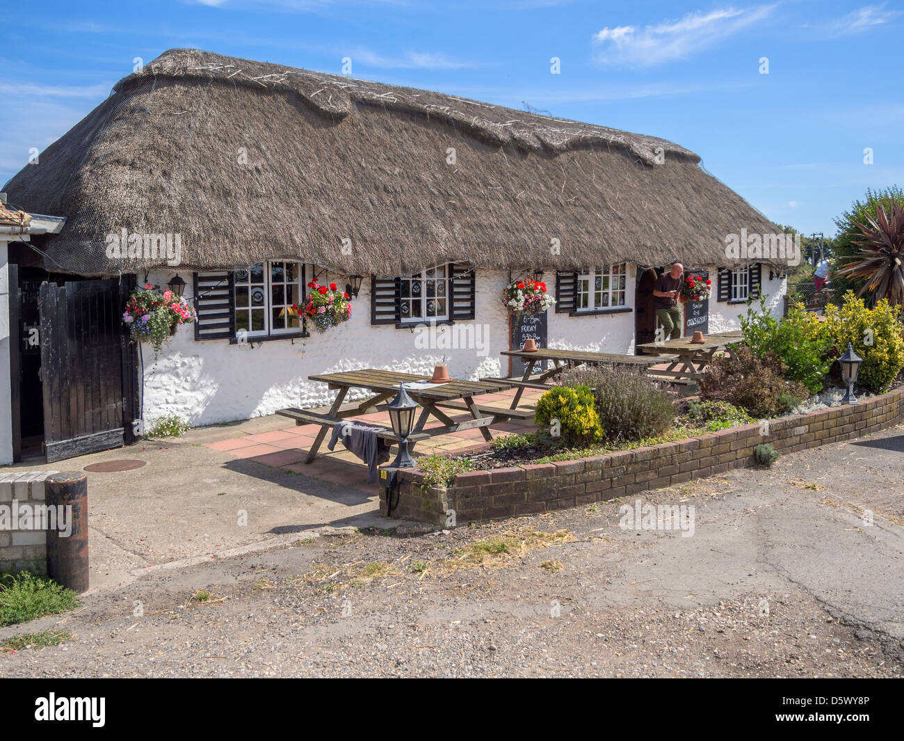 Thatched pub hi-res stock photography and images - Alamy